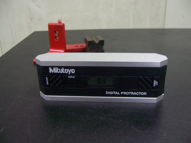 Straightedge Vs. Ruler - MeasureDay